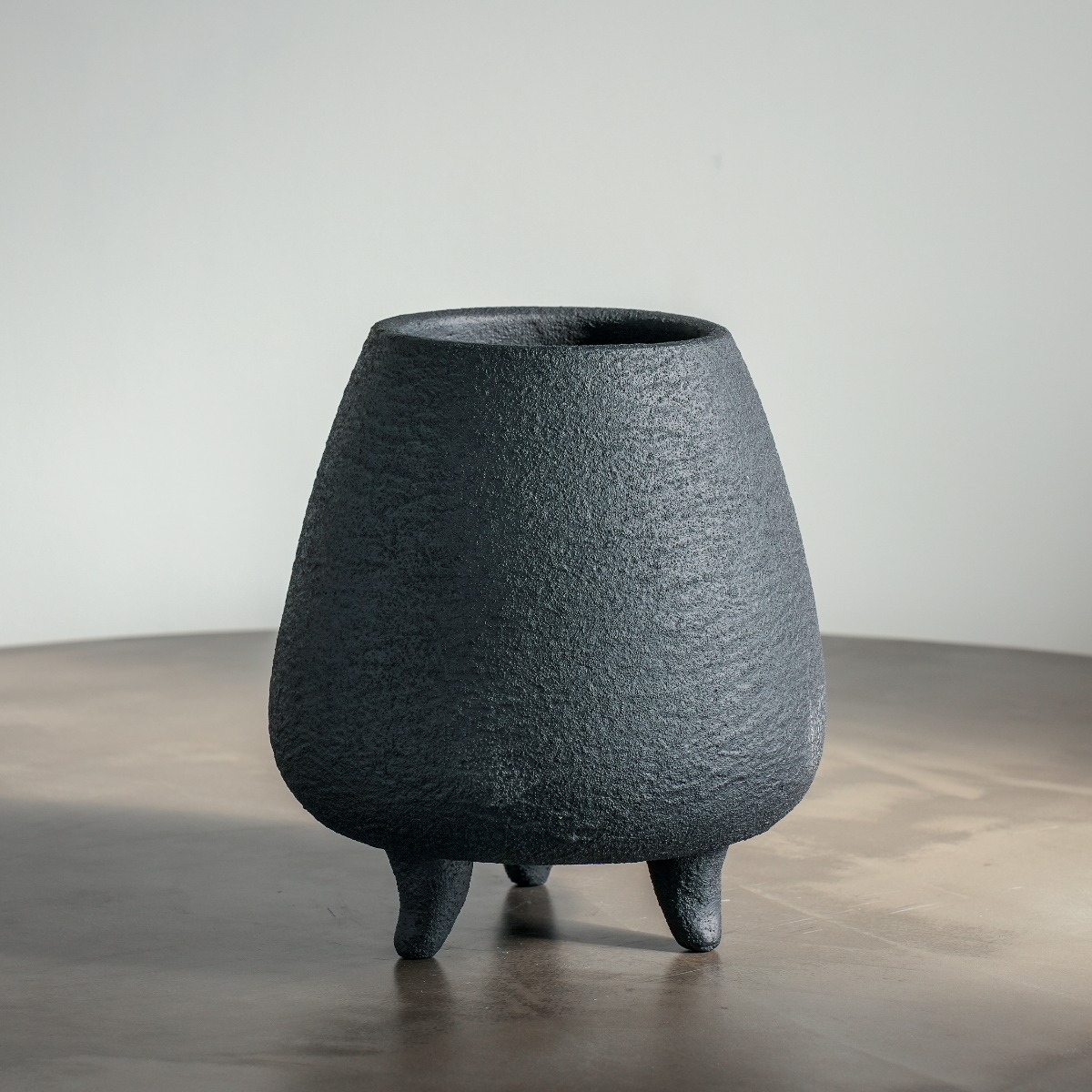 Buy Alby Tripod Pot-Black Online in India - Dtale Modern